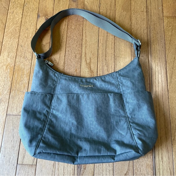 Baggallini | Bags | Baggallini Gray Leopard Print Crossbody Bag Purse ...